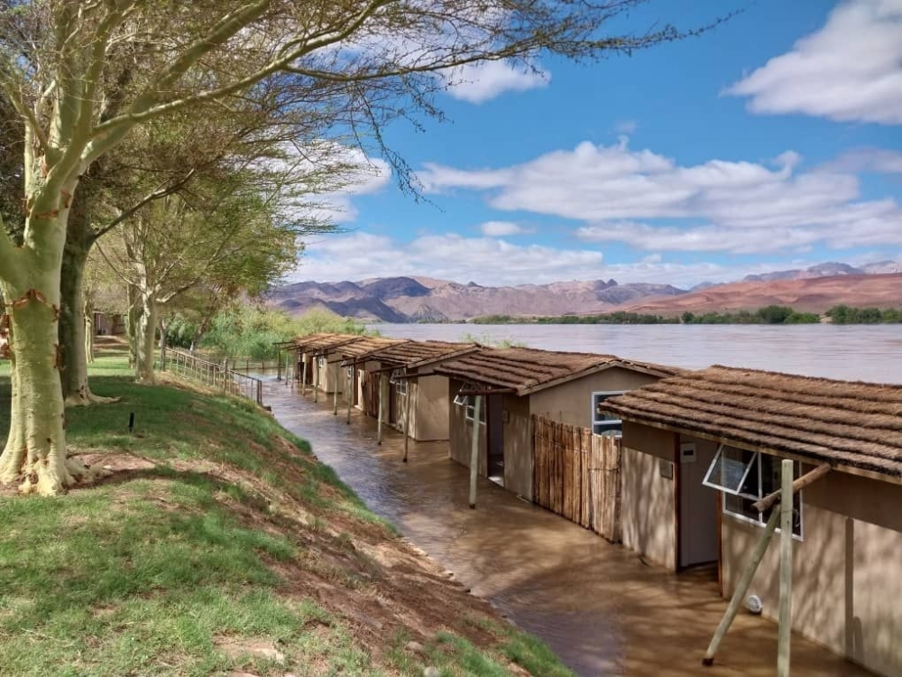 Oranjerivier weer in vloed - Tourismus Namibia